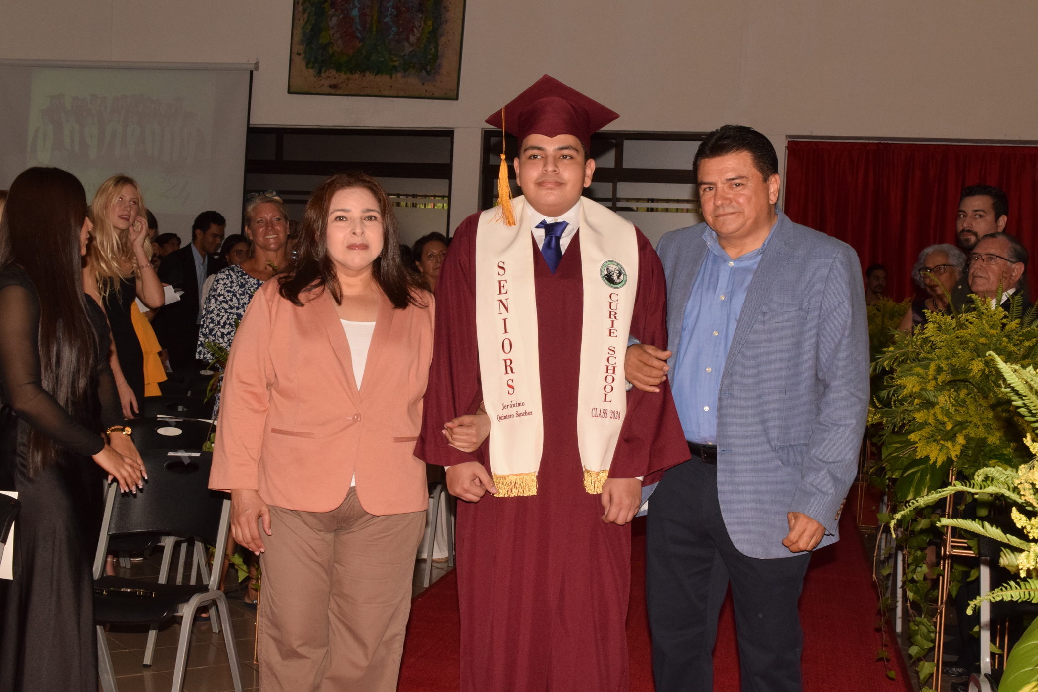 High School Graduation 2023 - 2024 | Universal School Pierre and Marie ...