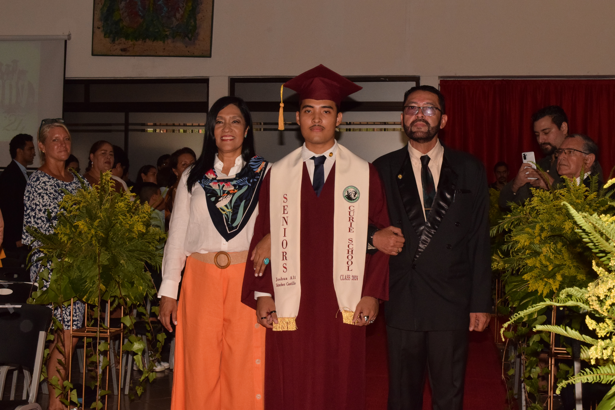 High School Graduation 2023 - 2024 | Universal School Pierre and Marie ...