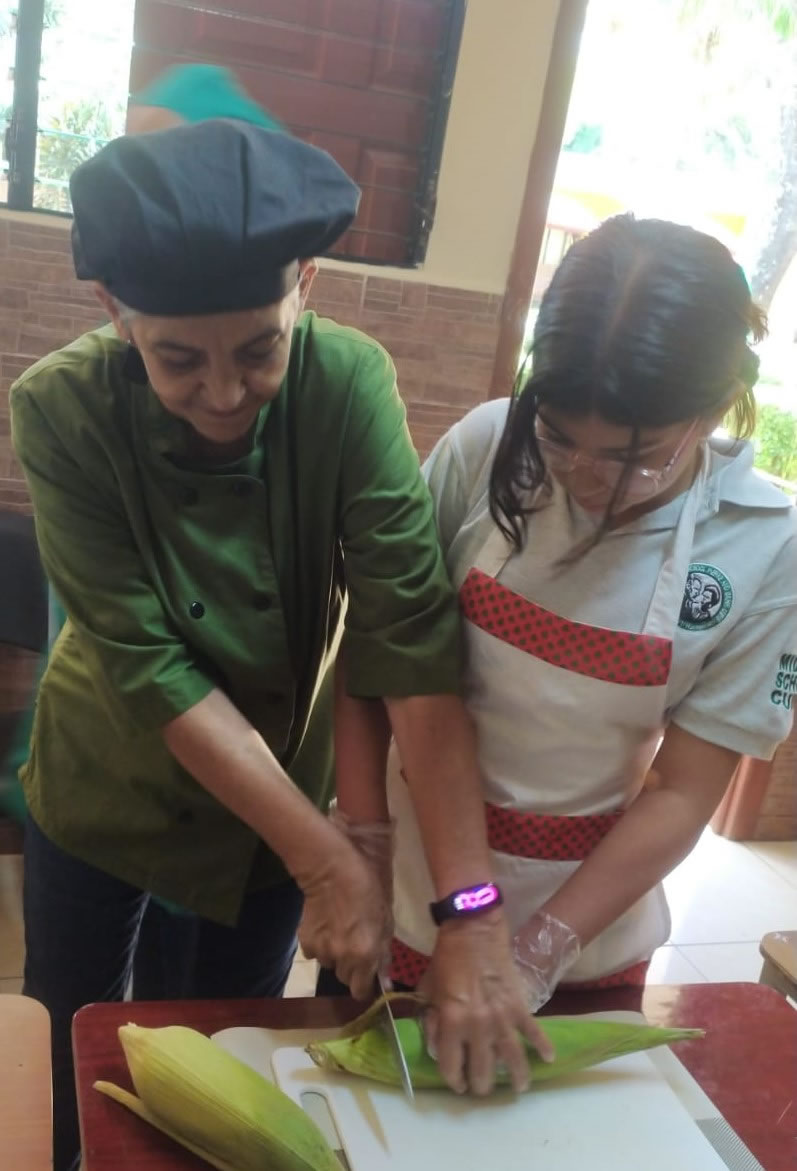 Middle School in traditional cooking workshop | Universal School Pierre ...